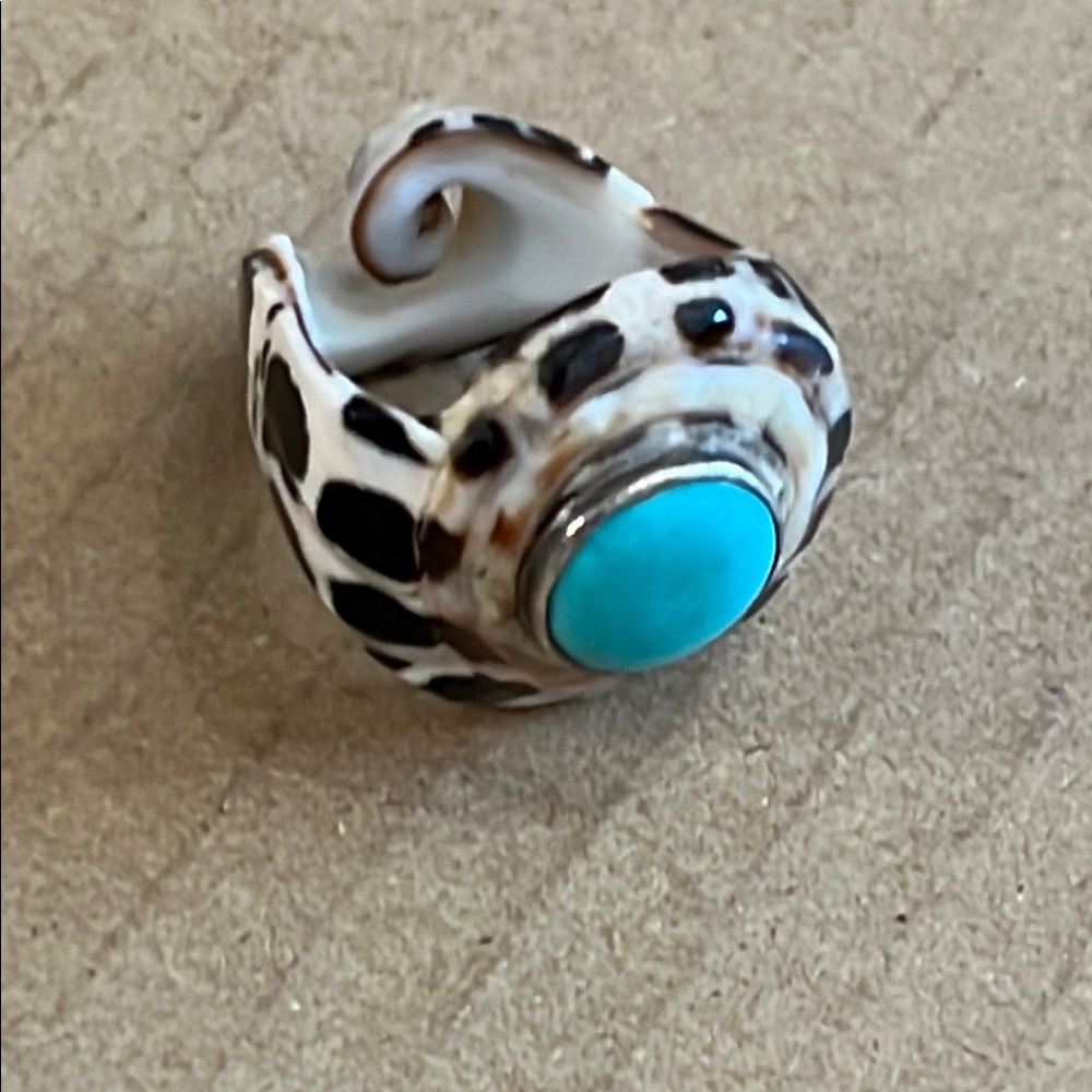 Spotted Carved Swirl Shell Ring With Mounted Turquois… - Gem